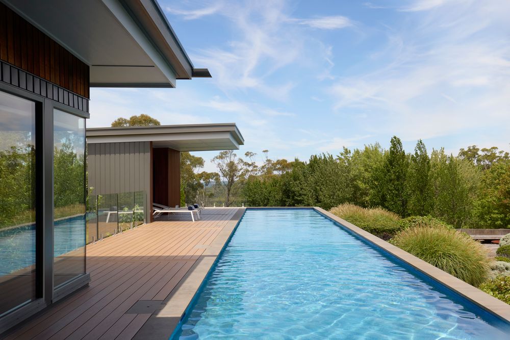 Immerse Yourself in Architectural Brilliance: The Seidler House ...