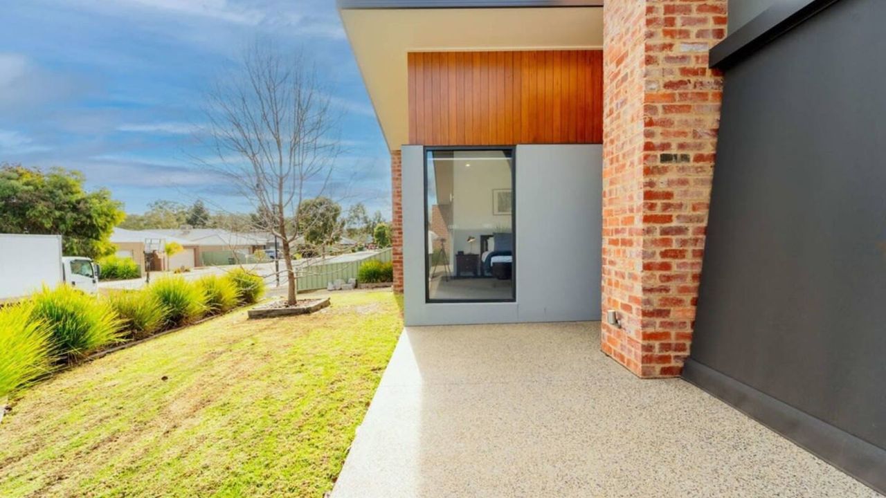 Parkland Garden Retreat | Maiden Gully | Holiday Rental Specialists