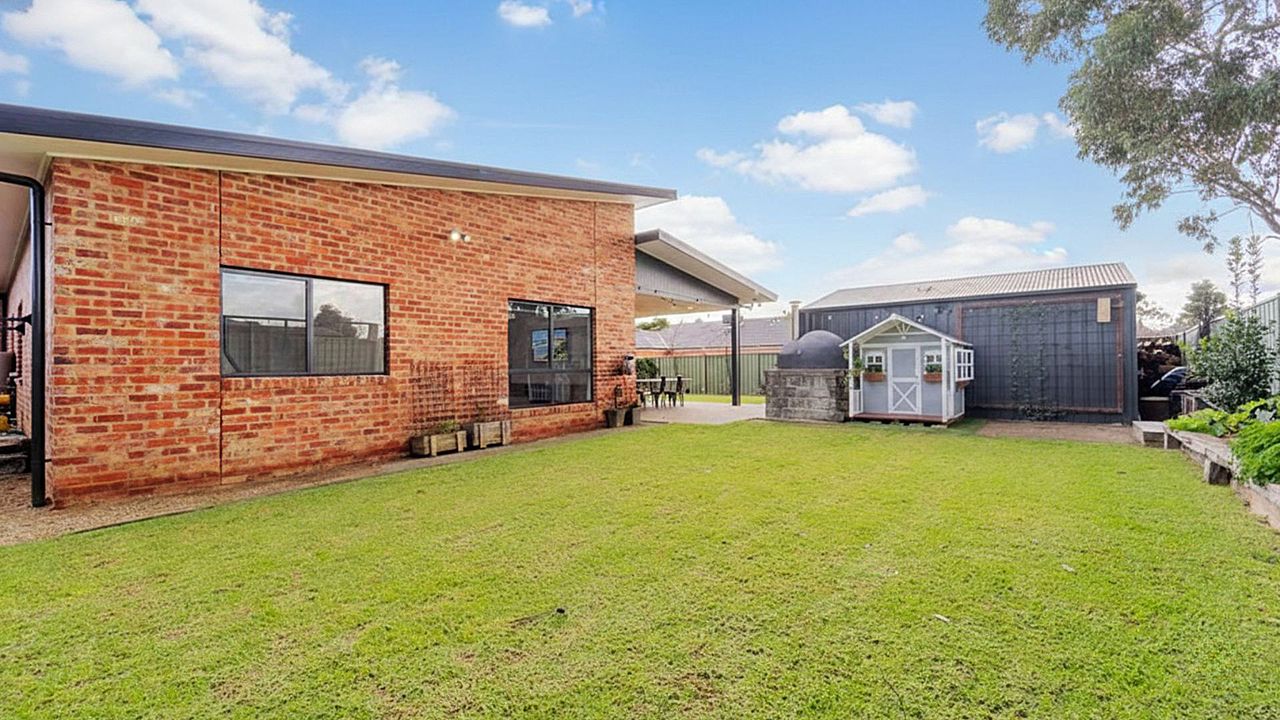 Parkland Garden Retreat | Maiden Gully | Holiday Rental Specialists