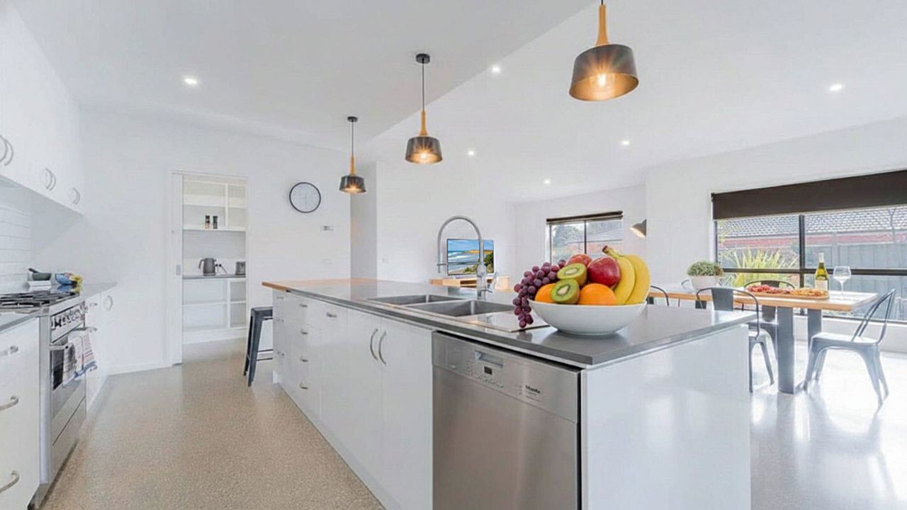 Parkland Garden Retreat | Maiden Gully | Holiday Rental Specialists