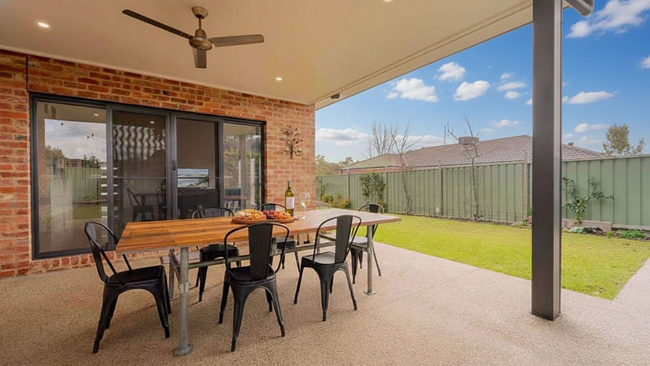 Parkland Garden Retreat | Maiden Gully | Holiday Rental Specialists