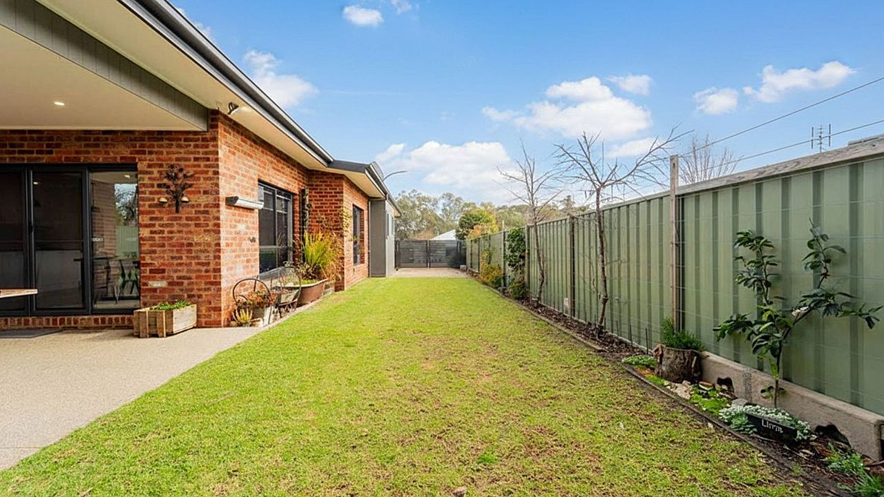 Parkland Garden Retreat | Maiden Gully | Holiday Rental Specialists