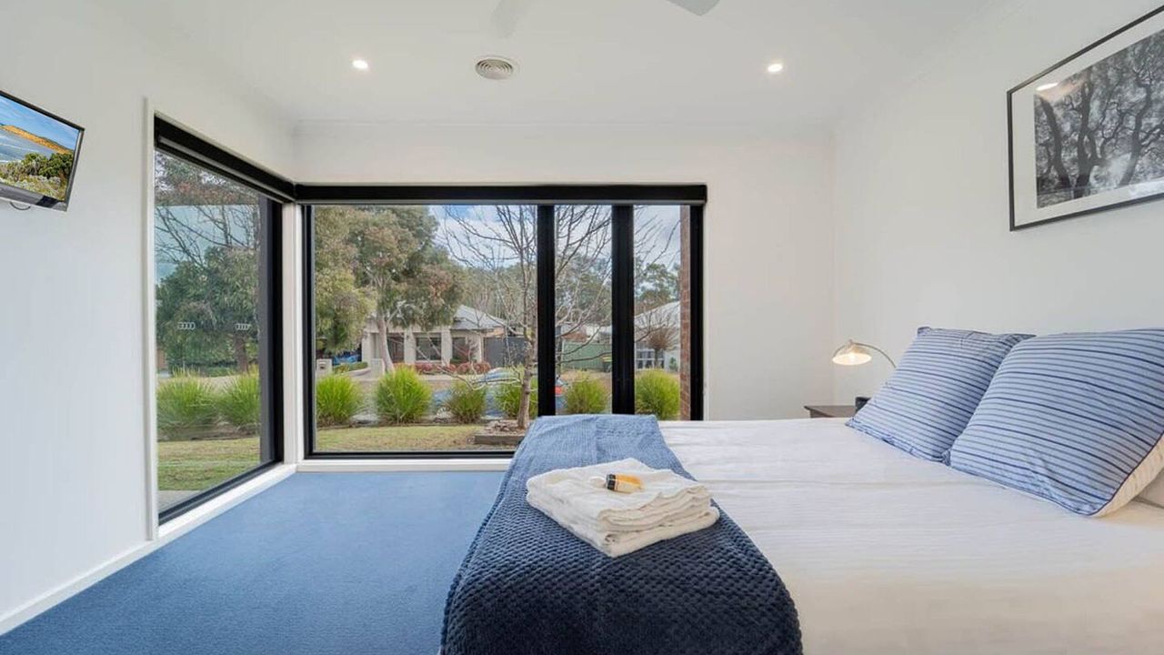 Parkland Garden Retreat | Maiden Gully | Holiday Rental Specialists