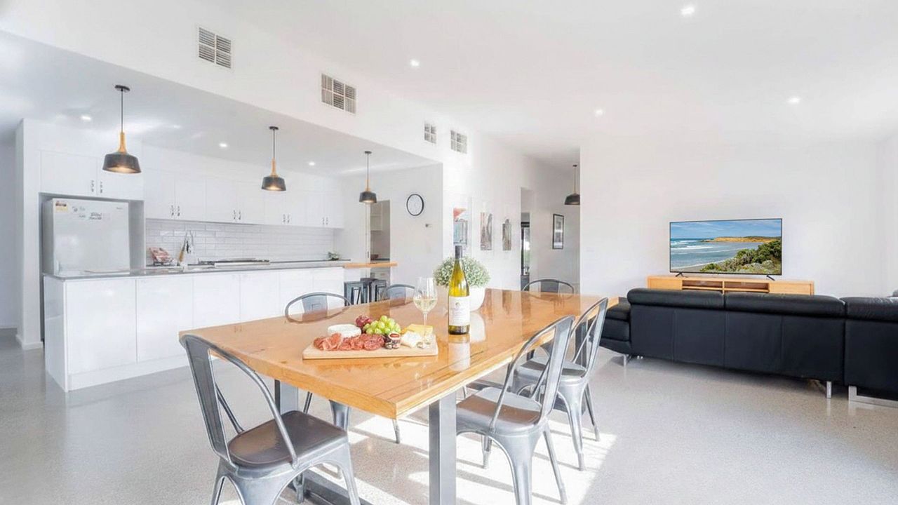 Parkland Garden Retreat | Maiden Gully | Holiday Rental Specialists