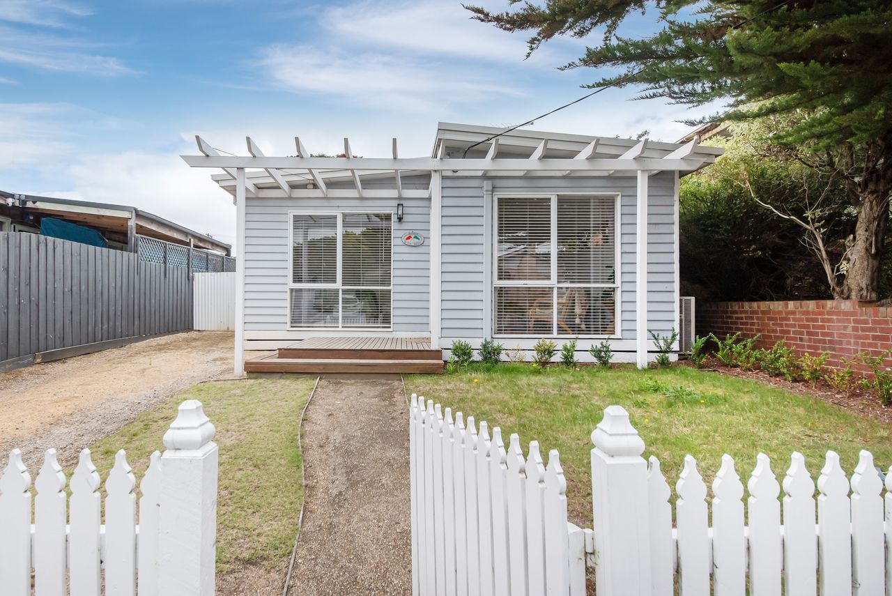 Cutest Cottage on Fourth walk to the Beach in Rosebud | Property Mums