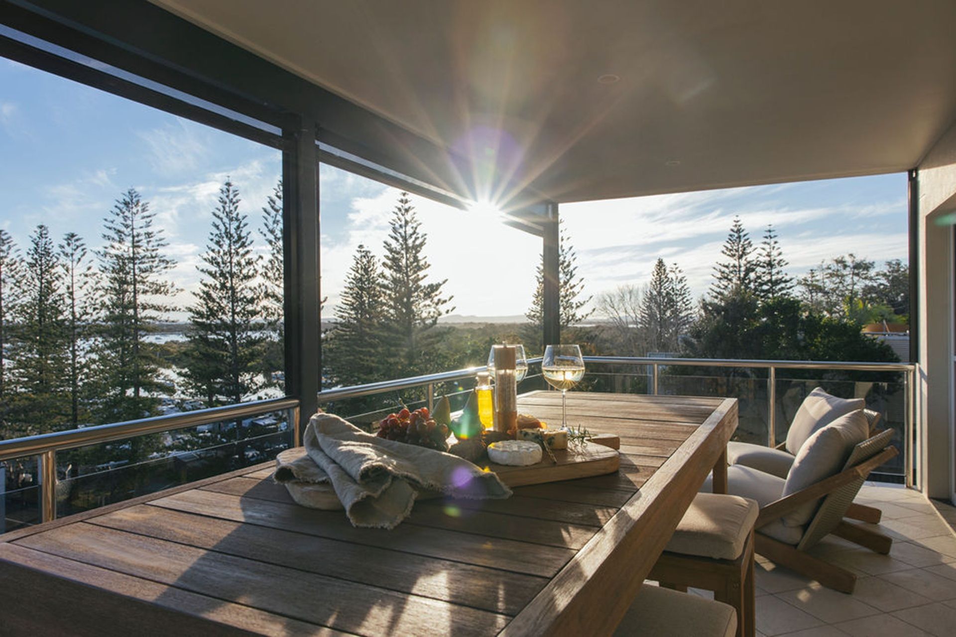 SUNNY'S 2 - Front Row Seats to Sunset | Holiday Yamba - Holiday Yamba