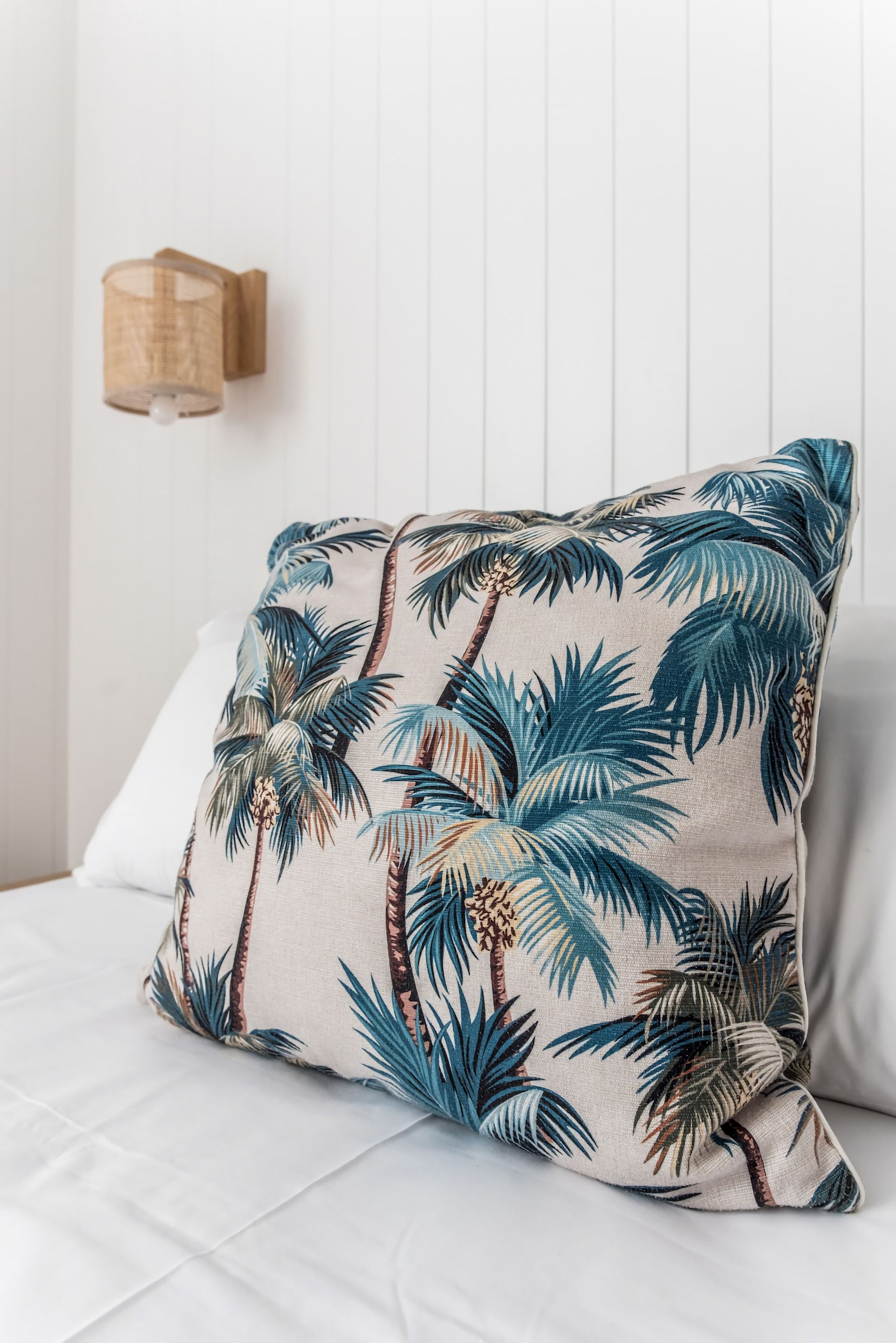 Sunrise Central Pool Views 1 Min to Beach - Host Angel Noosa