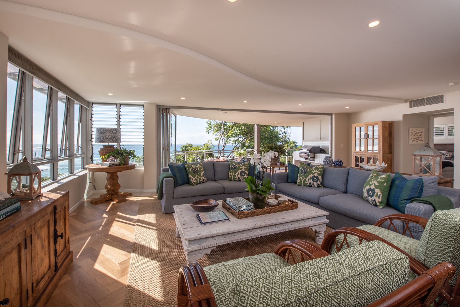 Waves #14 - Discover Stradbroke