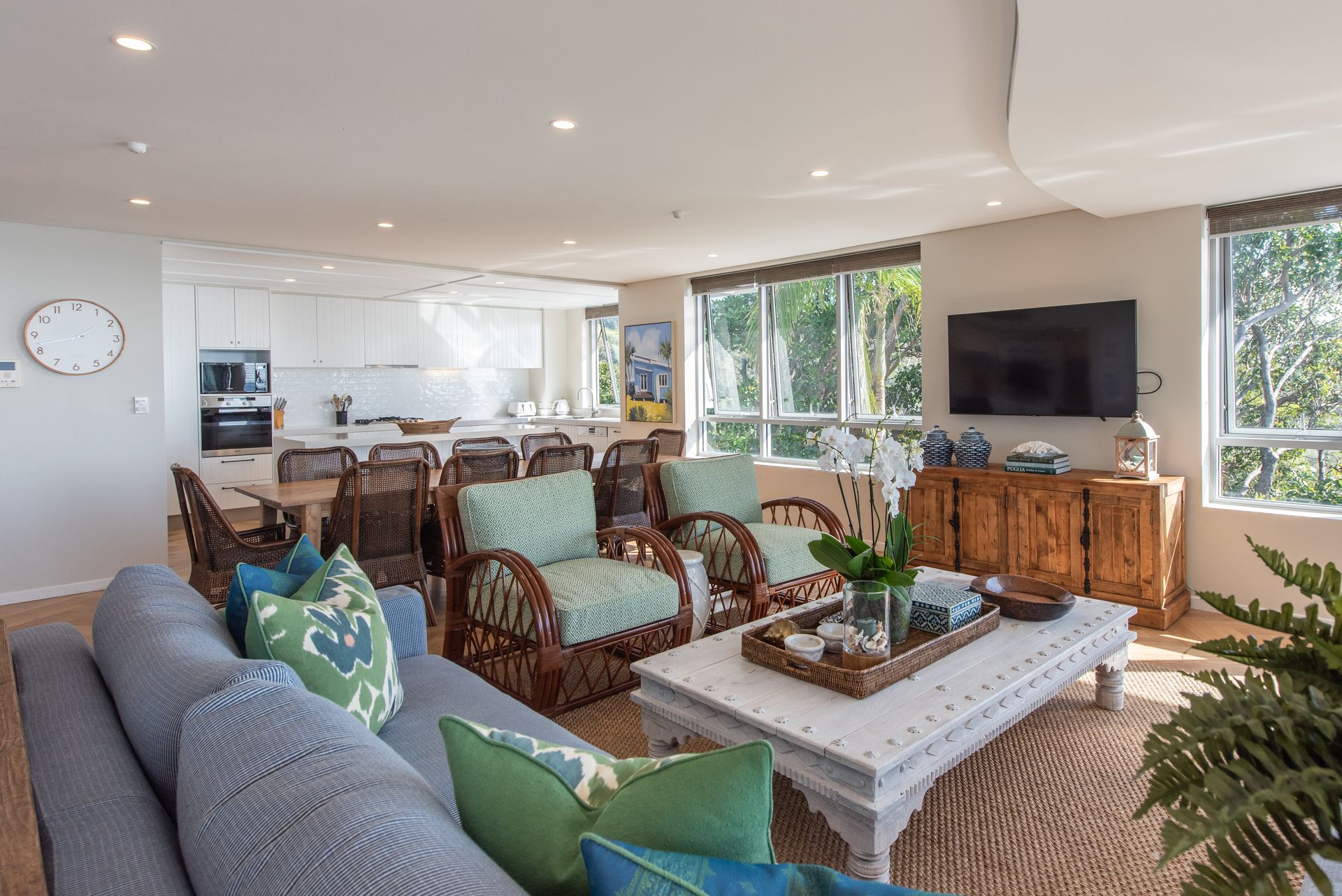 Waves #14 - Discover Stradbroke