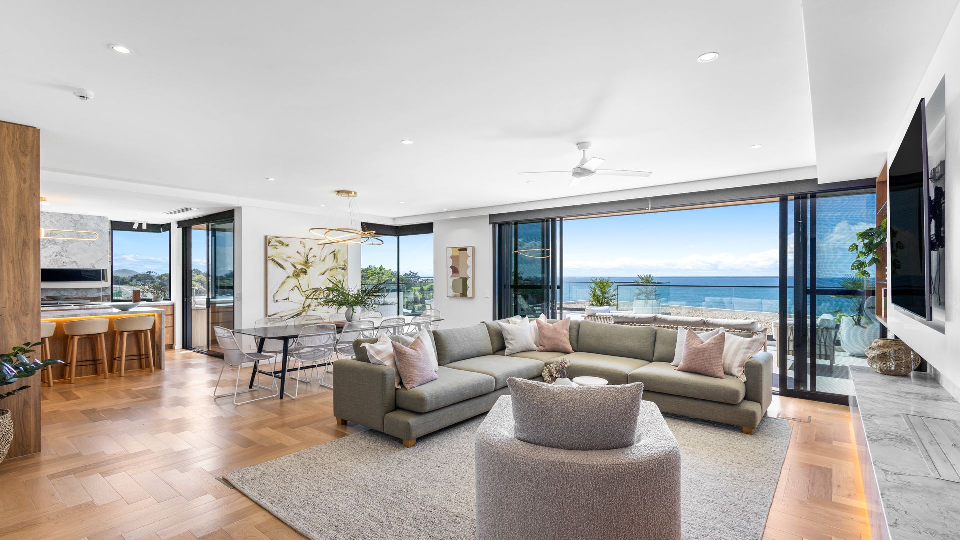 Penthouse First Bay Coolum - Prestige Holiday Homes