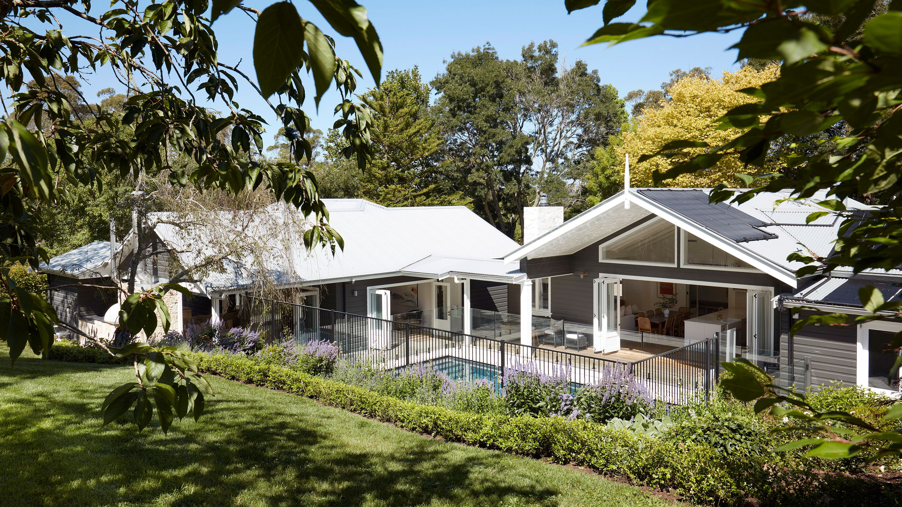 Bramble Cottage | Contemporary Hotels