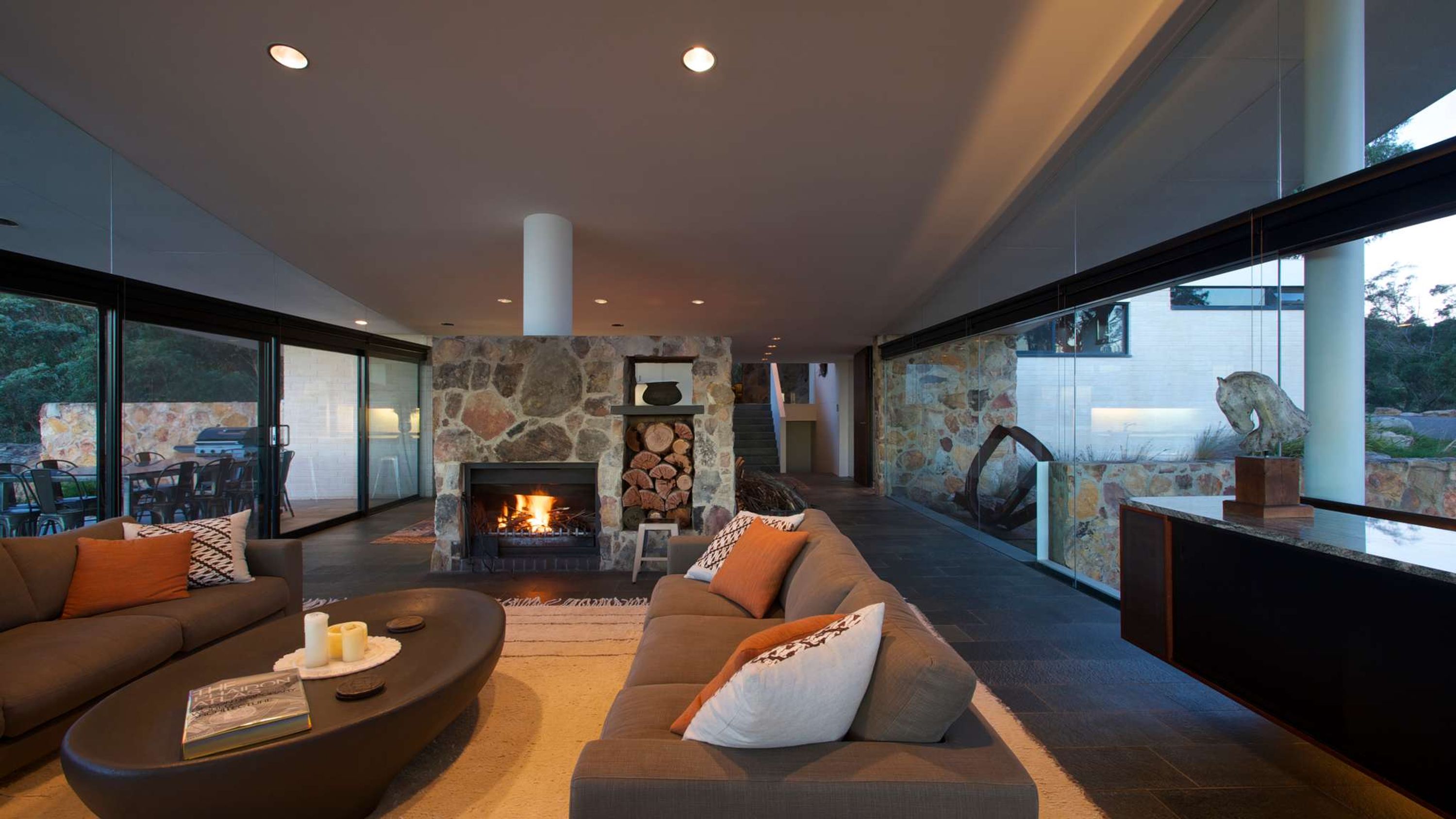 Immerse Yourself in Architectural Brilliance: The Seidler House ...