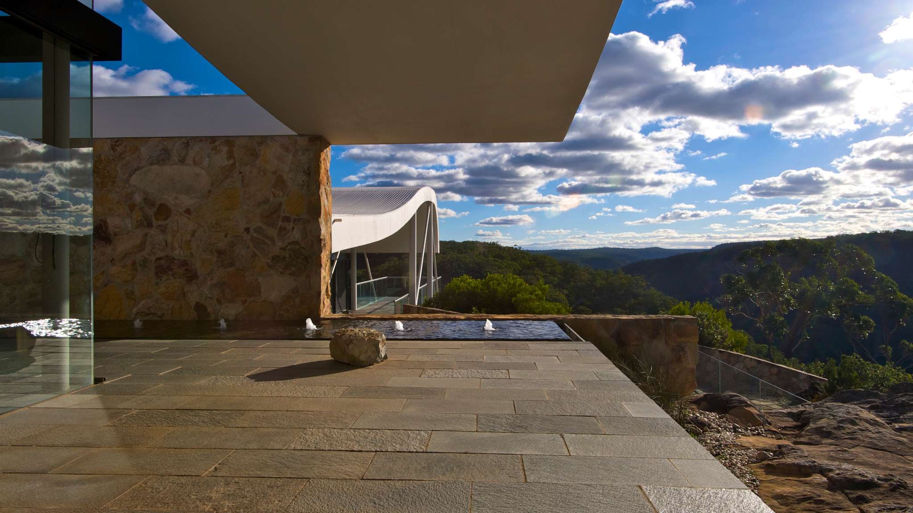 Immerse Yourself in Architectural Brilliance: The Seidler House ...