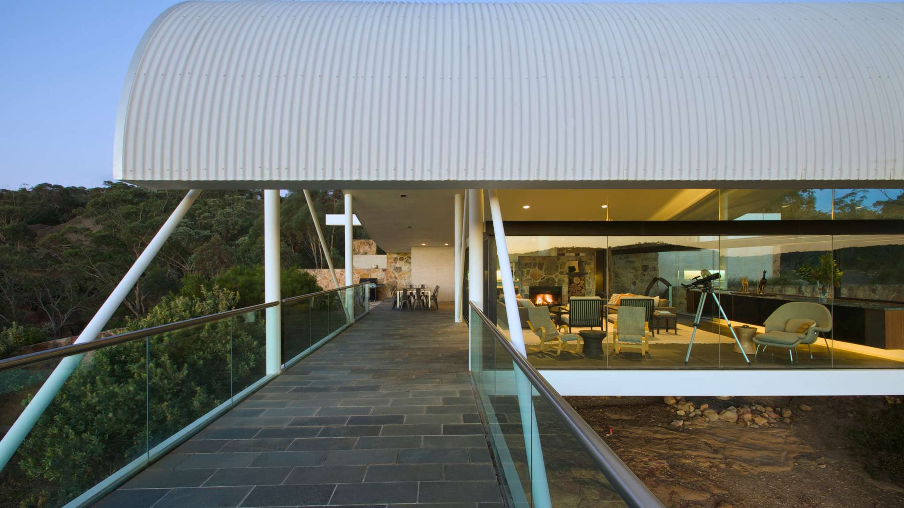 Immerse Yourself in Architectural Brilliance: The Seidler House ...