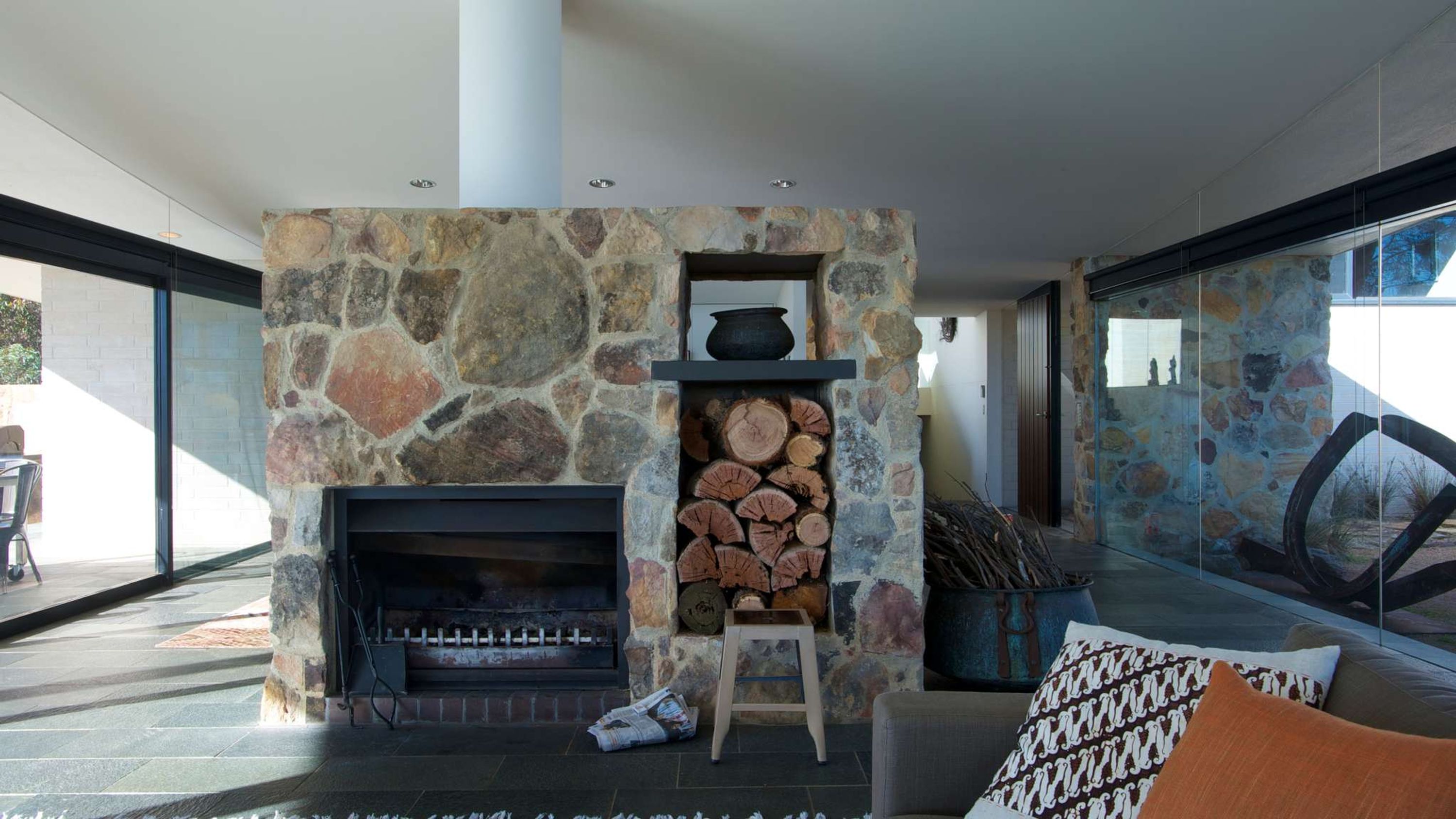 Immerse Yourself in Architectural Brilliance: The Seidler House ...