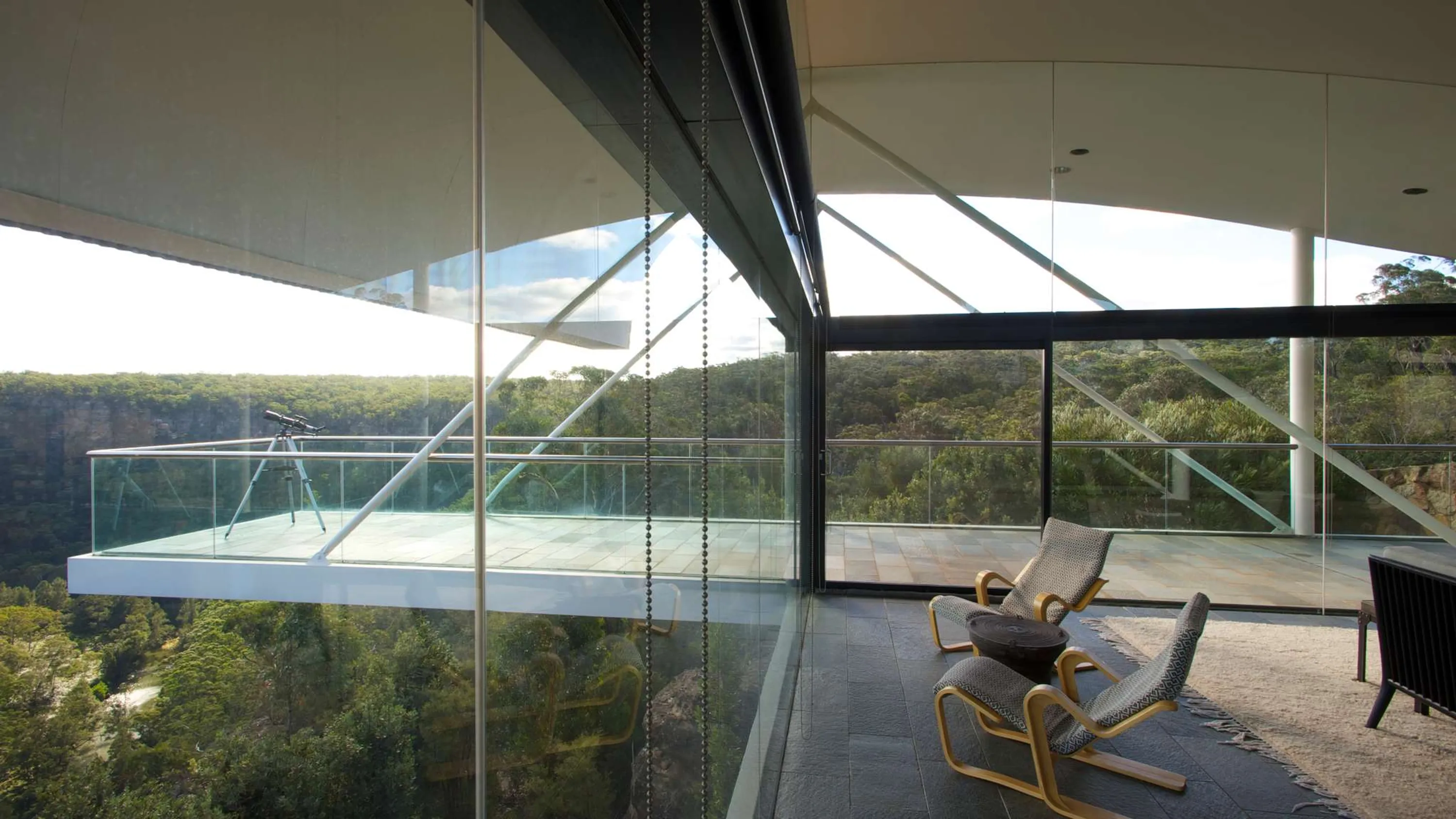 Immerse Yourself in Architectural Brilliance: The Seidler House ...