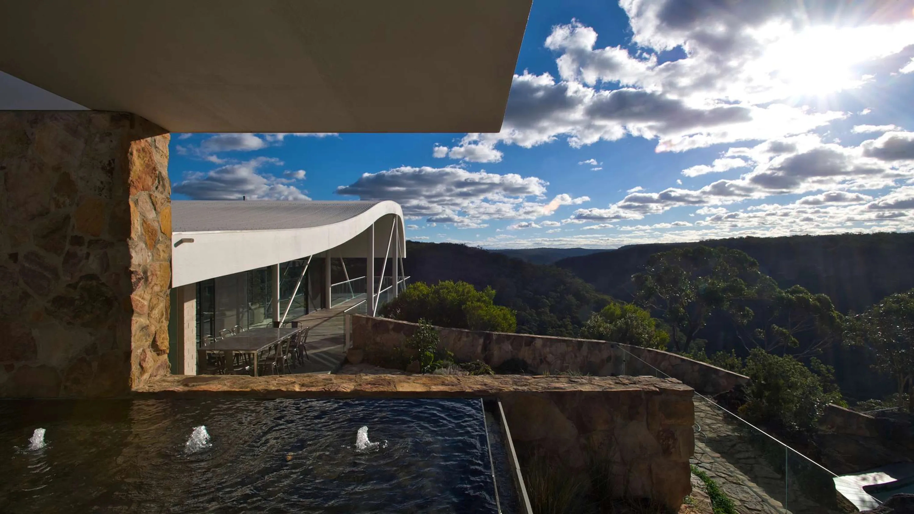 Immerse Yourself in Architectural Brilliance: The Seidler House ...