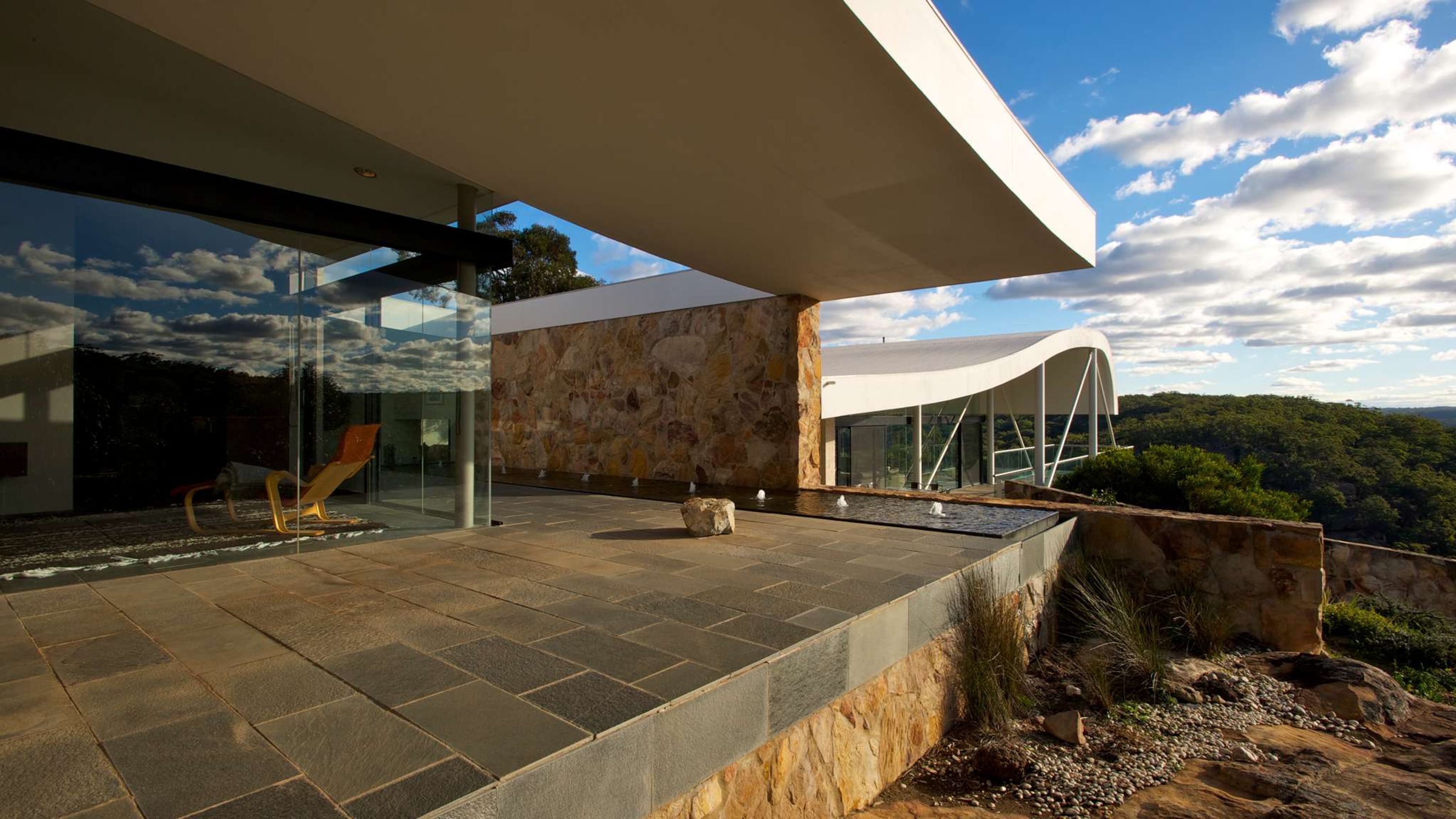 Immerse Yourself in Architectural Brilliance: The Seidler House ...