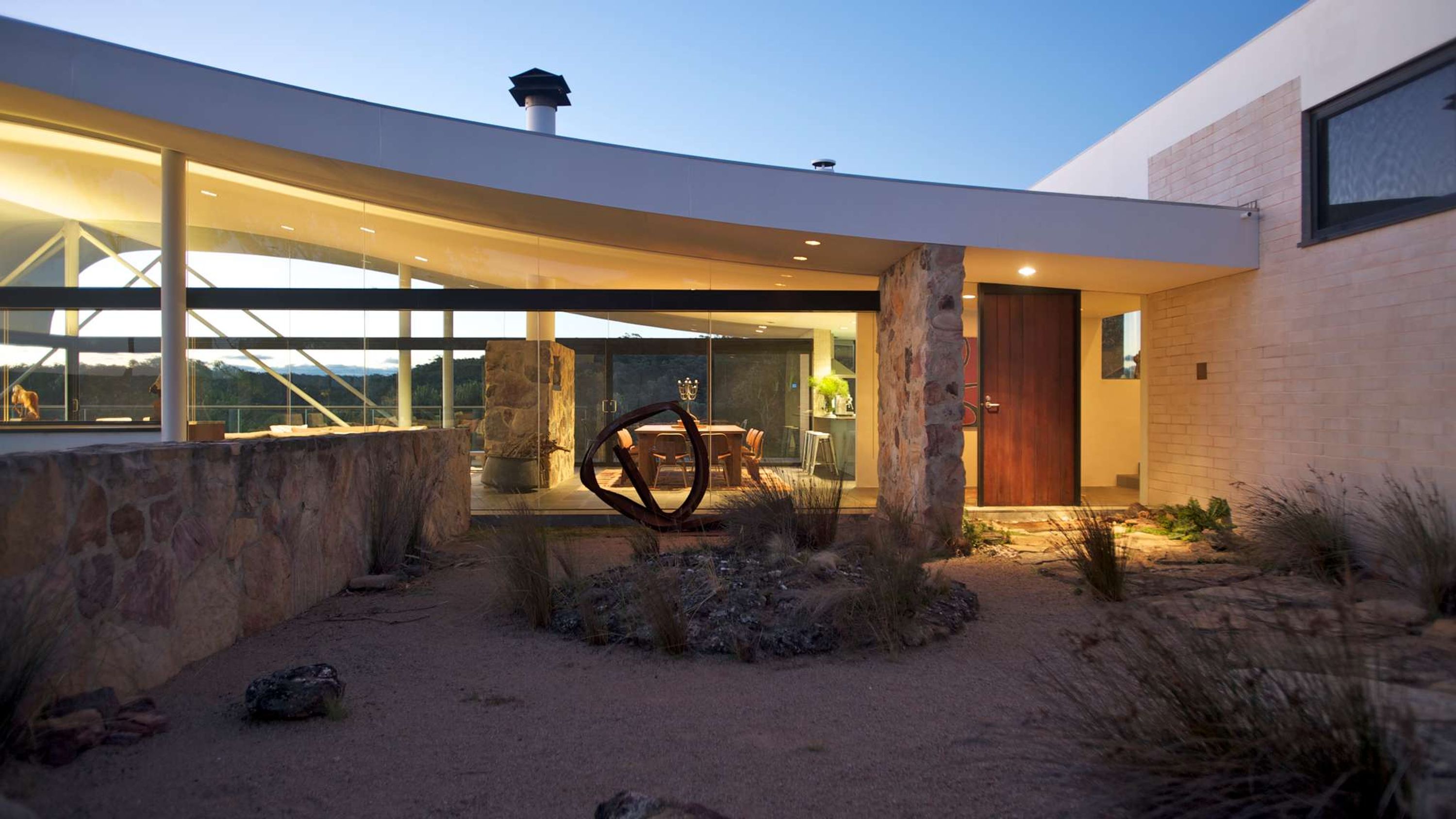 Immerse Yourself in Architectural Brilliance: The Seidler House ...